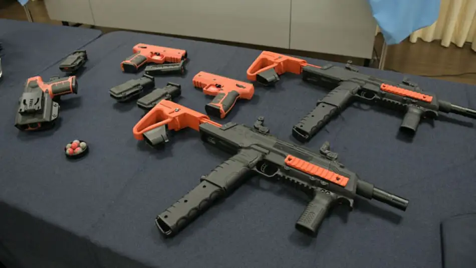 La Policía presentó sus nuevas armas no letales